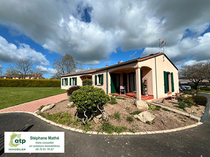 Maison à vendre - Saint-Denis-la-Chevasse - 6 pièces - 4 chambres