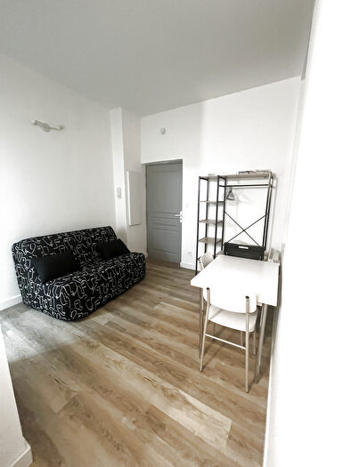 Appartement à louer - Nîmes, Carmes - 1 pièce