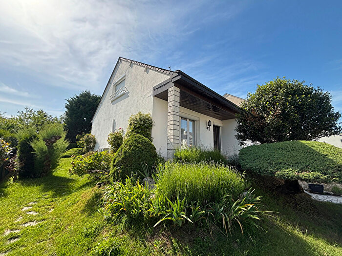 Saint-Cyr-sur-Loire, République, Fosses Boissées, Hôtel de ville : Maison 5 pièces à vendre