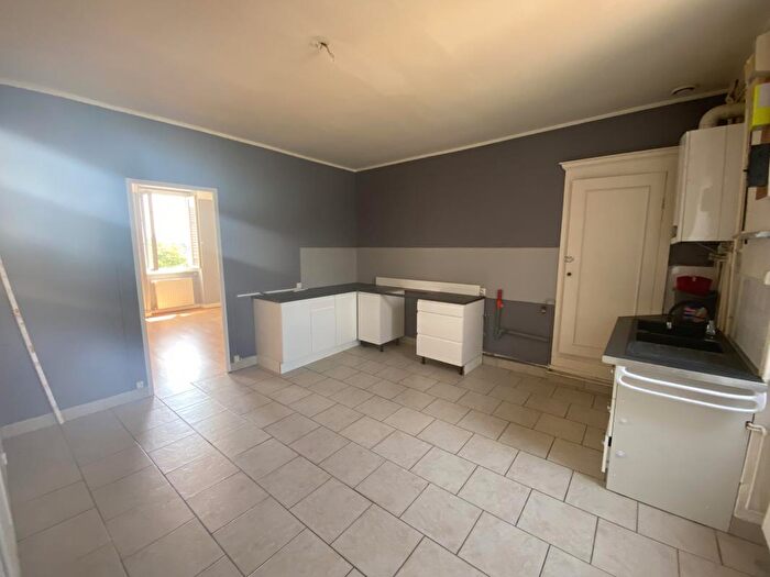 Appartement à louer - Le Creusot, Sud Est - 4 pièces - 3 chambres