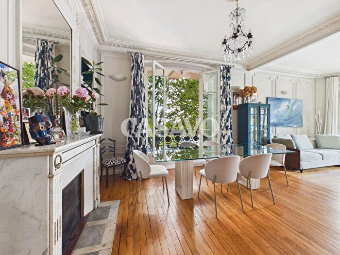 Suresnes, République : Appartement 5 pièces à vendre