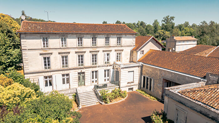 Châteauneuf-sur-Charente - Maison 10 pièces à vendre