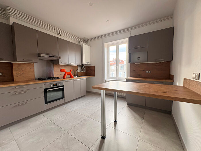 Appartement à louer - Clermont-Ferrand, Delille, Cathédrale, La Gare - 4 pièces - 3 chambres