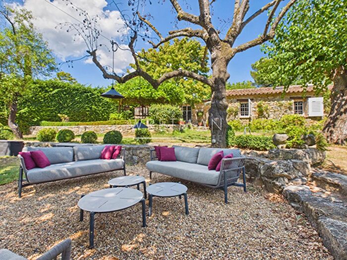 Maison 5 pièces à Tourrettes, à vendre