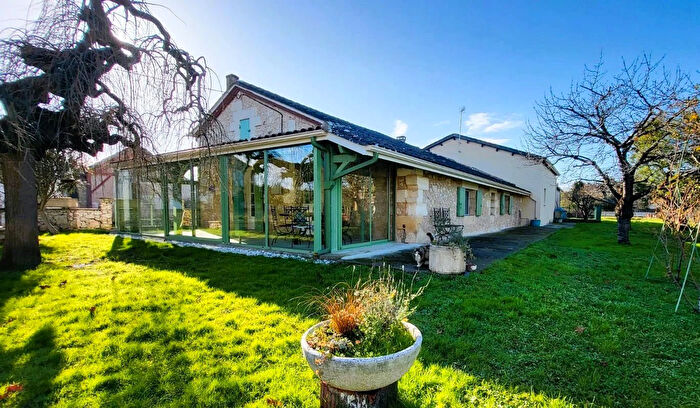 Maison à vendre - Saint-Laurent-des-Vignes - 4 pièces - 3 chambres