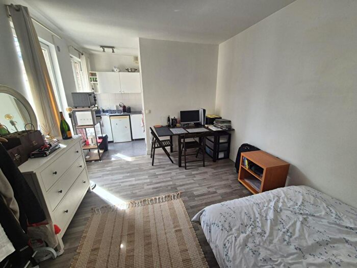 Paris 18ème, Barbès, Château Rouge : Appartement 1 pièce à vendre