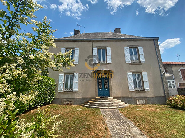 Maison à vendre - Secondigny - 8 pièces - 4 chambres