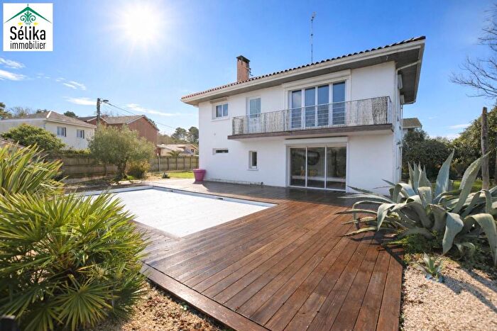 Maison à vendre - La Teste-de-Buch, Les Chênes Verts, Bordes, Clair-Bois, Pinède de Conteau - 6 pièces - 4 chambres