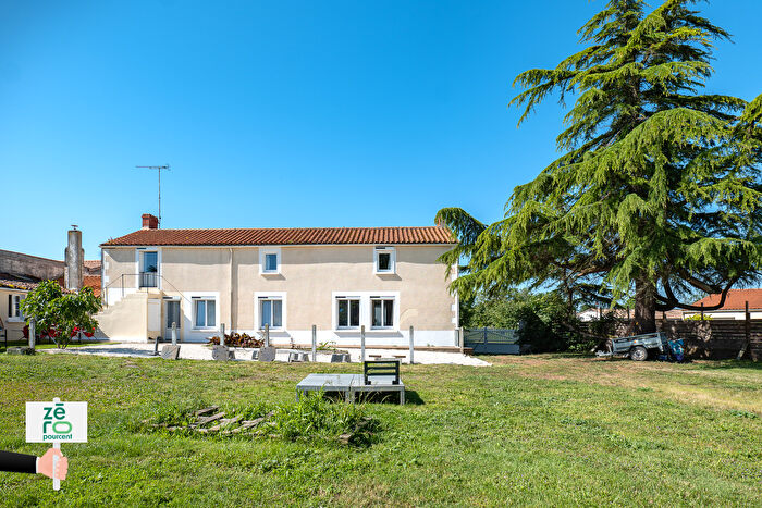 Les Magnils-Reigniers : Maison 8 pièces à vendre