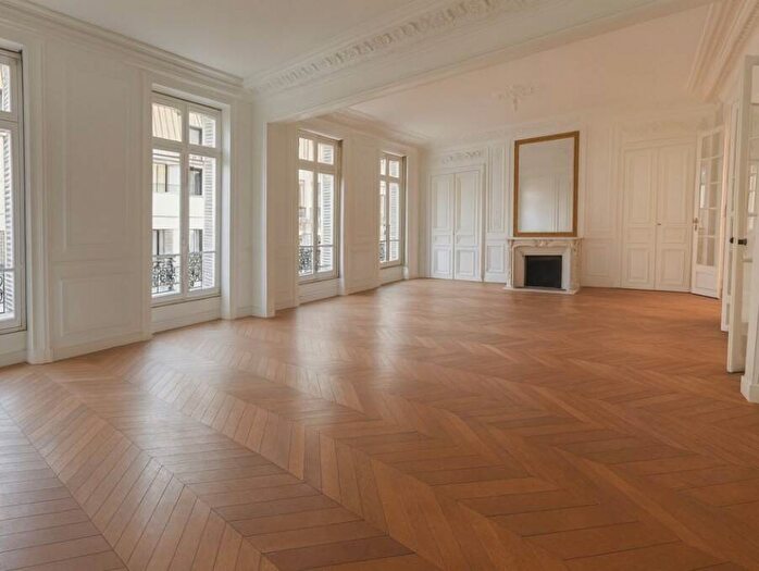 Appartement à louer - Clichy-Trinité, Paris ème arrondissement - 7 pièces - 5 chambres