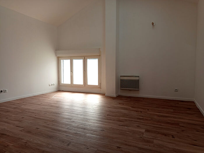 Appartement à louer - Voves - 3 pièces - 2 chambres