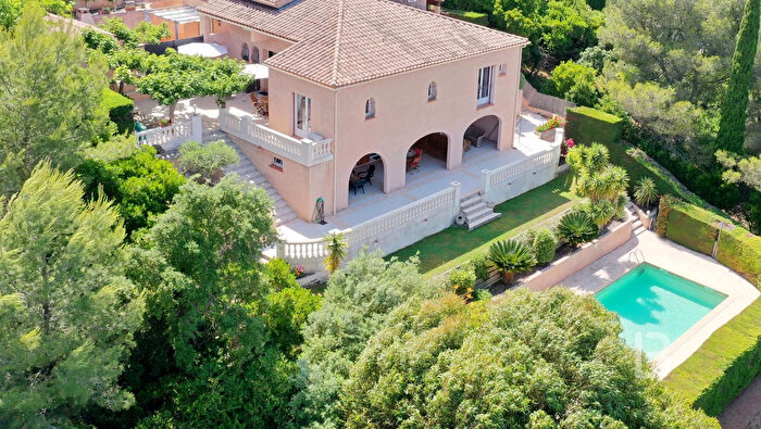 Maison à vendre - Carqueiranne - 9 pièces - 7 chambres