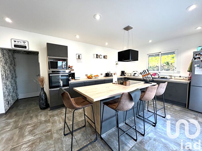 Maison à vendre - Coutras - 4 pièces - 3 chambres