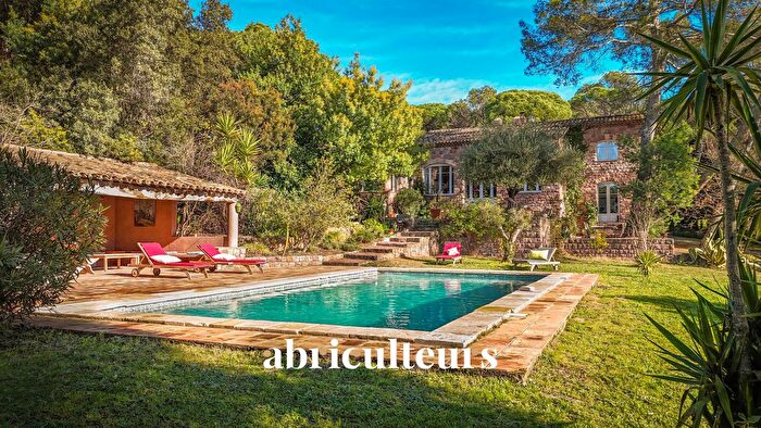 Maison à vendre - Saint-Raphaël, Valescure, Vaulongue - 8 pièces - 4 chambres