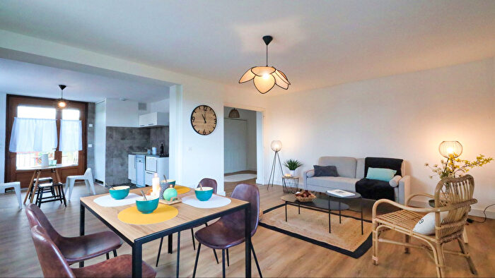 Appartement à vendre - Veauche - 5 pièces - 3 chambres