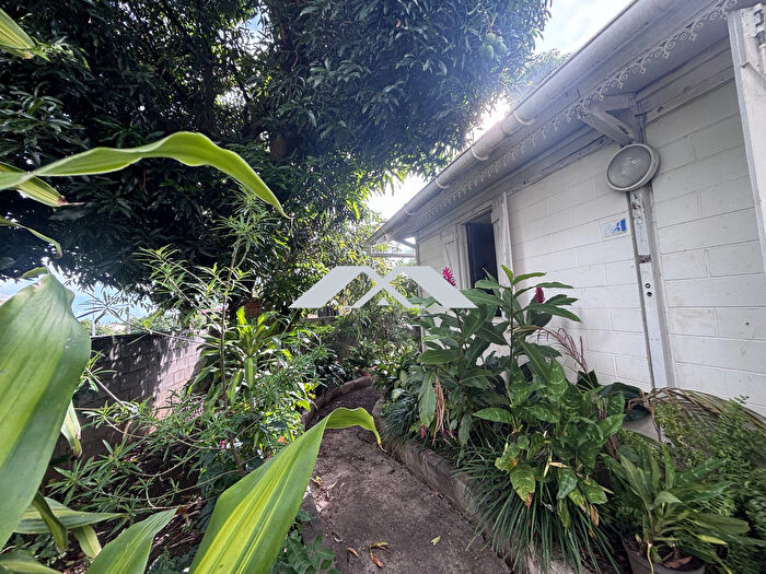 Maison à vendre - Saint-Pierre, Basse Terre les Bas, Basse Terre les Hauts, Les Casernes - 5 pièces - 3 chambres