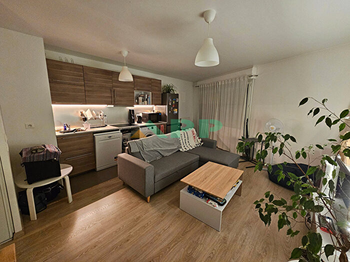 Athis-Mons, Plateau, Pyramide : Appartement 2 pièces à louer