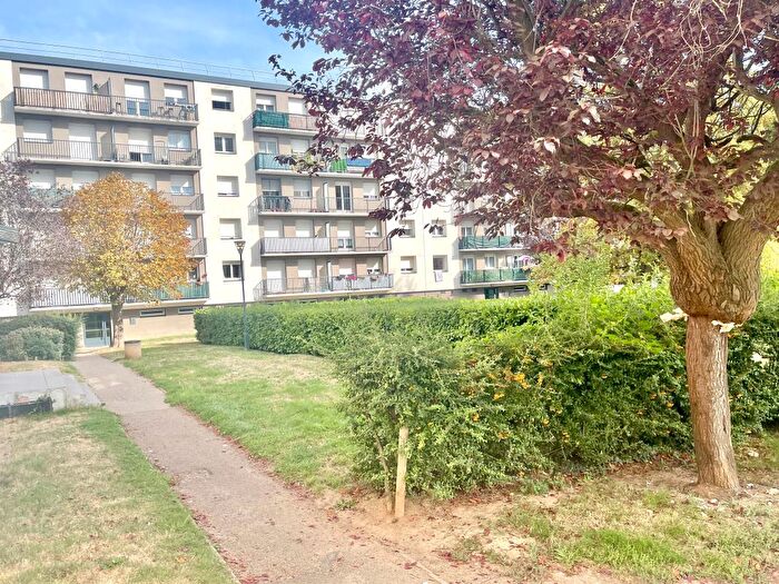 Les Mureaux, Route de Verneuil, Aérodrome : Appartement 2 pièces à vendre