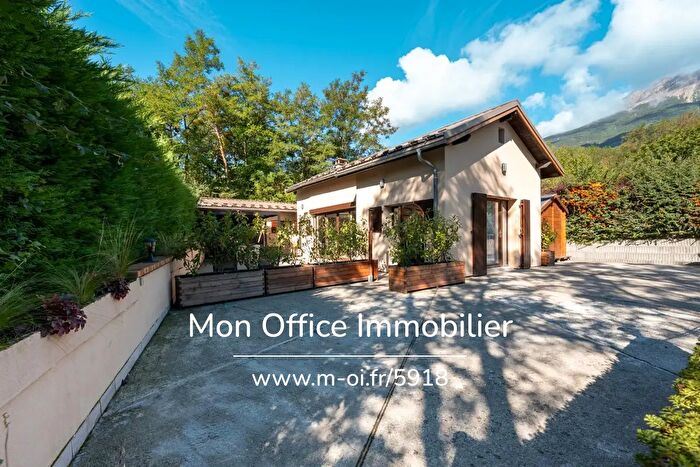 Maison à vendre - Embrun - 5 pièces - 4 chambres