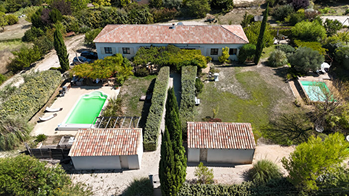 Simiane-Collongue - Maison 8 pièces à vendre