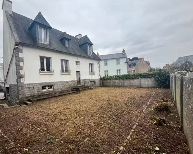 Maison à vendre - Guingamp - 8 pièces - 7 chambres