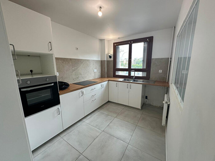 Fontenay-le-Fleury, Vieux village : Appartement 5 pièces à vendre