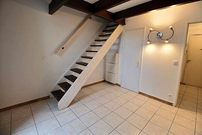 Appartement à louer - Cinq Avenues, Marseille ème arrondissement - 1 pièce