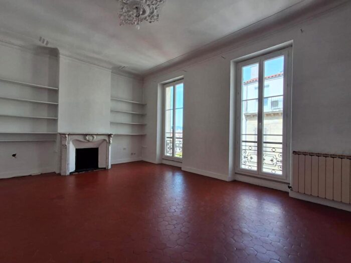 Appartement à louer - Marseille e , Vauban - 5 pièces
