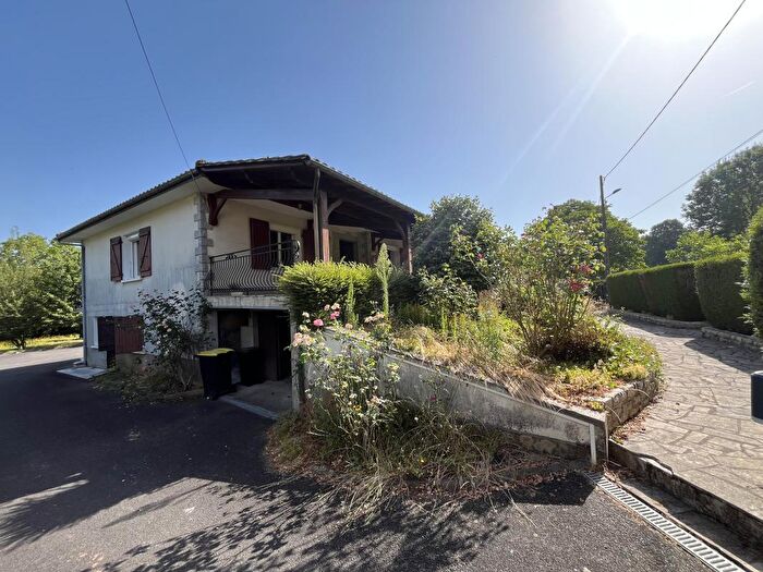 Maison 7 pièces à Chabanais, à vendre