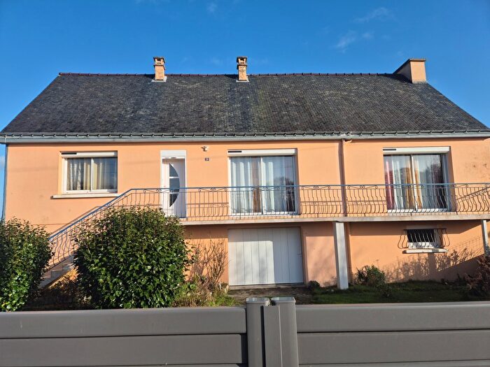 Maison à vendre - Lanvénégen - 8 pièces - 3 chambres