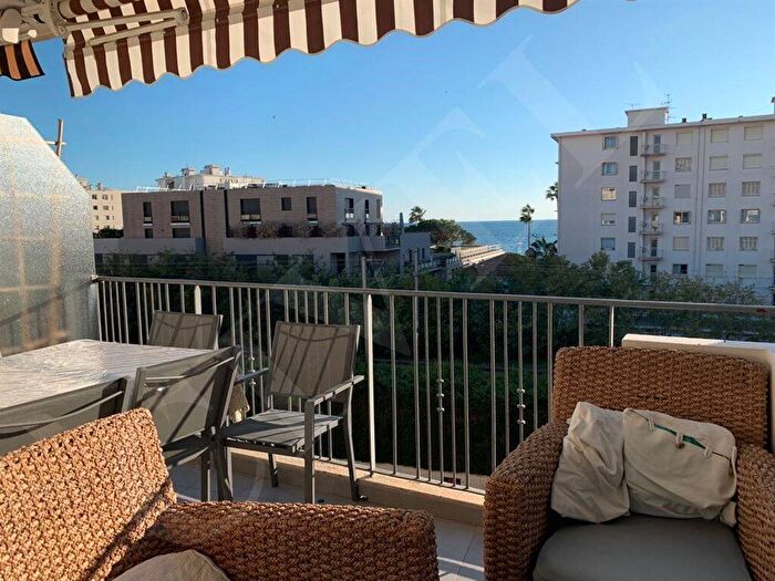 Appartement 4 pièces à louer à Pont du Lys-Antibes les Pins