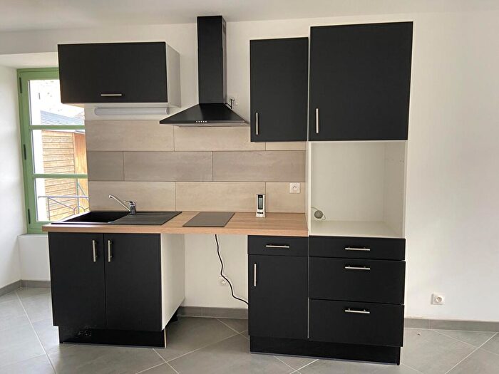 Maison à louer - Huillé - 4 pièces - 3 chambres