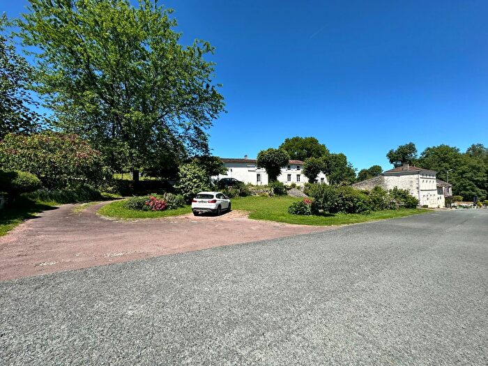 Maison 5 pièces à Chaniers, à vendre