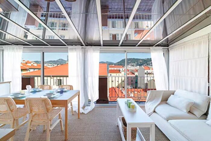 Appartement à vendre - Nice, Le Port - 2 pièces - 1 chambre