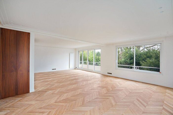 Appartement à louer - Muette Nord, Paris ème arrondissement - 6 pièces - 4 chambres