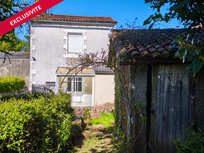 Maison à vendre - Civray - 2 pièces - 1 chambre