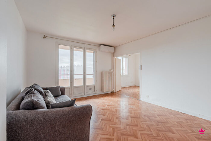 Appartement 3 pièces à vendre - Décines-Charpieu, Centre-ville