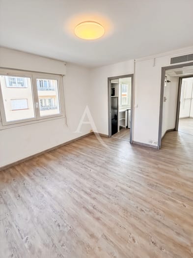Le Cannet, Centre-ville : Appartement 2 pièces à vendre