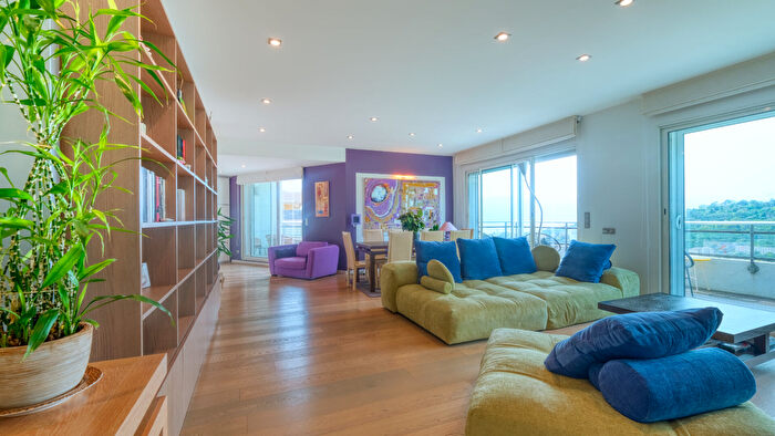 Appartement à vendre - Ville-di-Pietrabugno - 6 pièces - 5 chambres