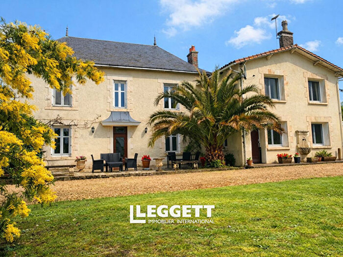 Maison à vendre - Civray - 12 pièces - 5 chambres