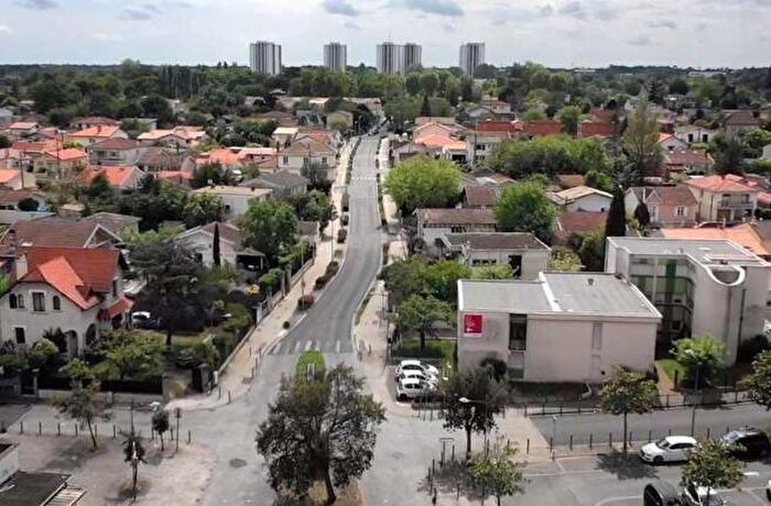 Maison à louer - Pessac - 4 pièces - 3 chambres