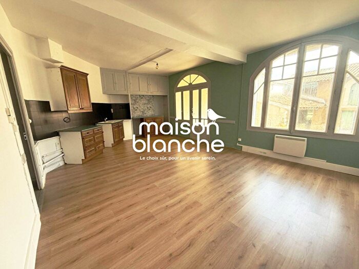 Appartement à louer - Scorbé-Clairvaux - 3 pièces - 2 chambres