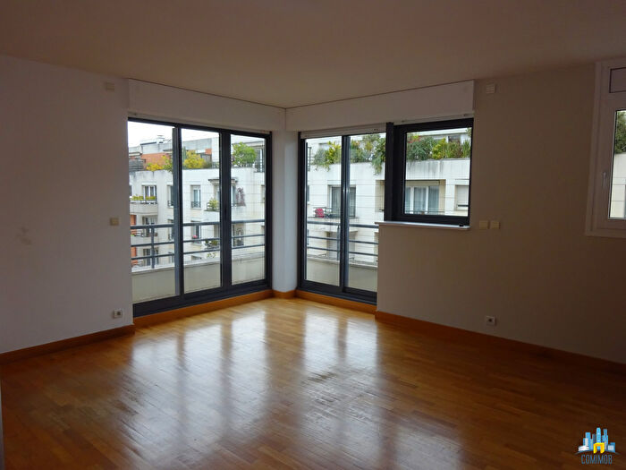 Appartement 2 pièces à louer à Courbevoie, Hôtel de ville