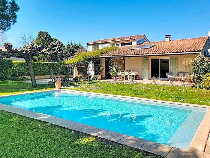 Maison à vendre - Roquemaure - 6 pièces - 4 chambres