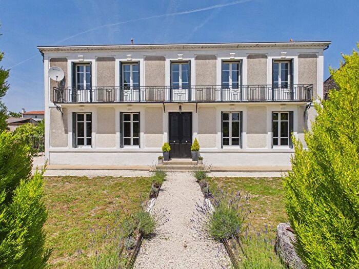 Maison 7 pièces à vendre à Barbezières