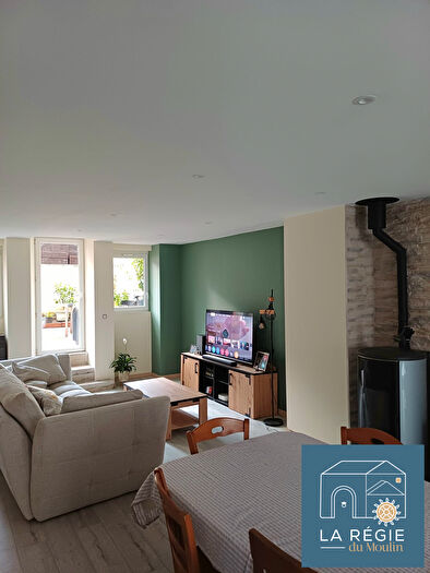 Maison à louer - La Bâtie-Montgascon - 4 pièces - 3 chambres