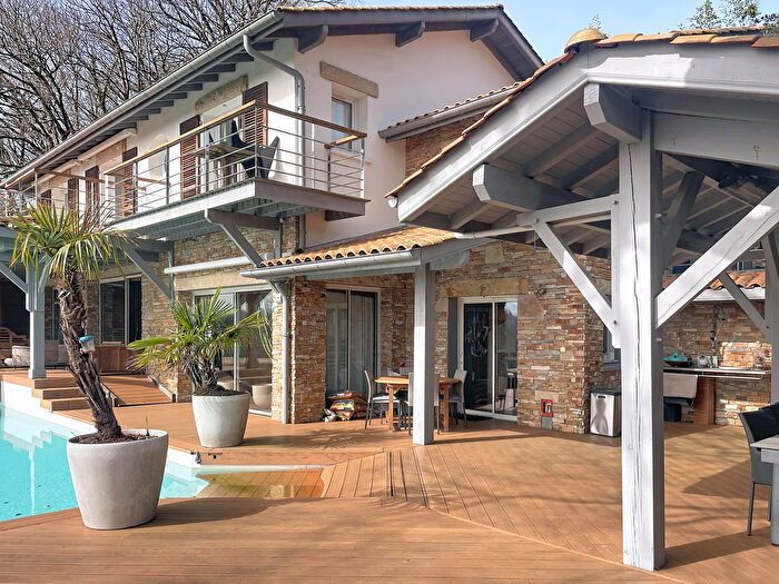 Maison à vendre - Bassussarry - 6 pièces - 4 chambres