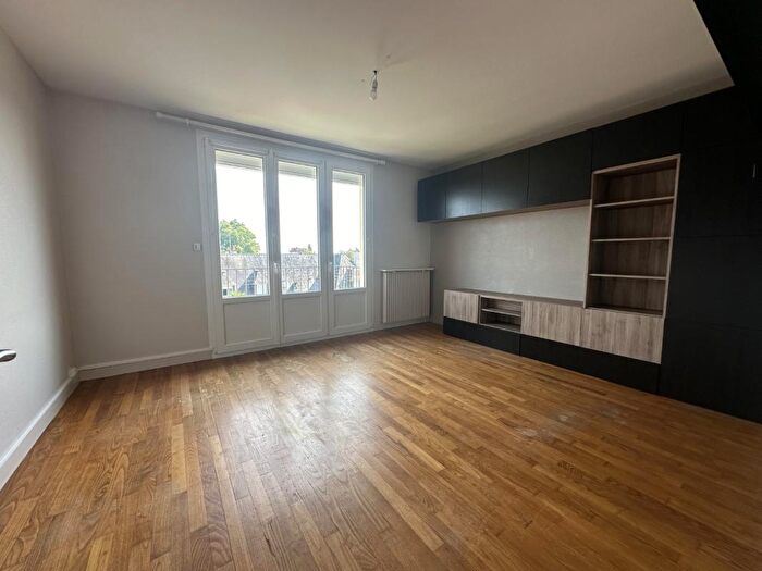 Fougères, Madeleine, Sermandière, Chattière : Appartement 3 pièces à louer