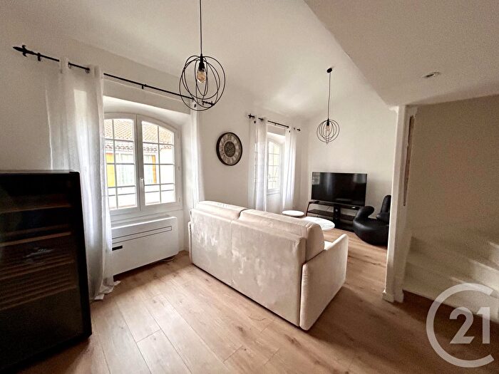 Appartement à louer - Arles, Centre-ville - 2 pièces - 1 chambre