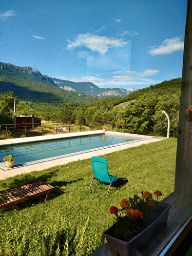 Maison à vendre - Noyers-sur-Jabron - 5 pièces - 3 chambres